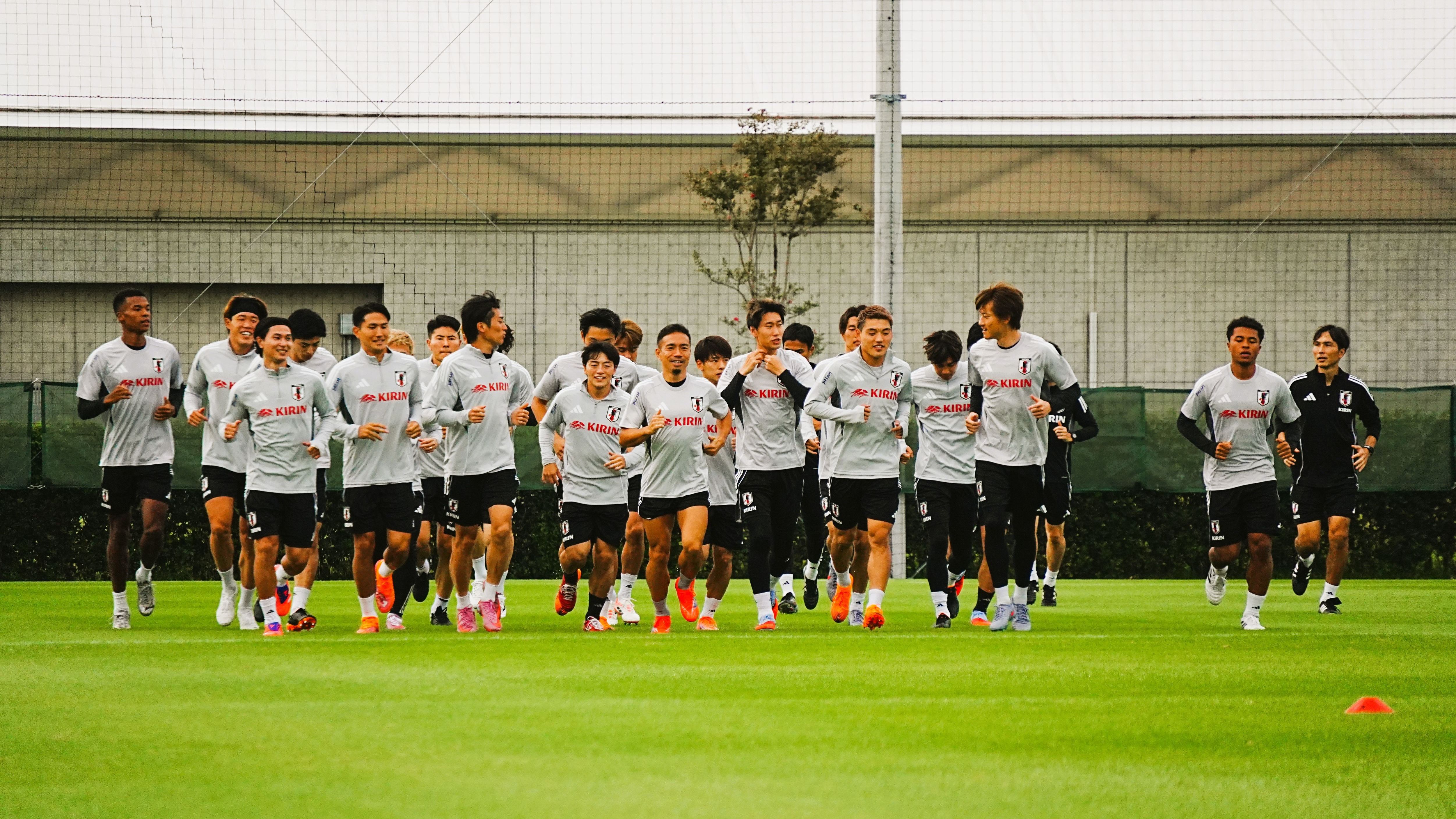 日本代表が活動3日目！全メンバー姿を現すも、MF久保建英は別メニュー調整に | Goal.com 日本