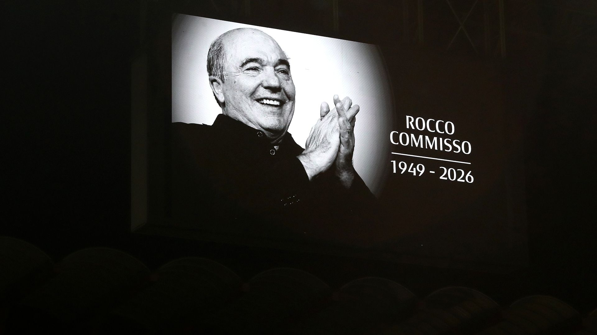 Il Franchi ricorda Commisso prima di Fiorentina-Cagliari: video ...