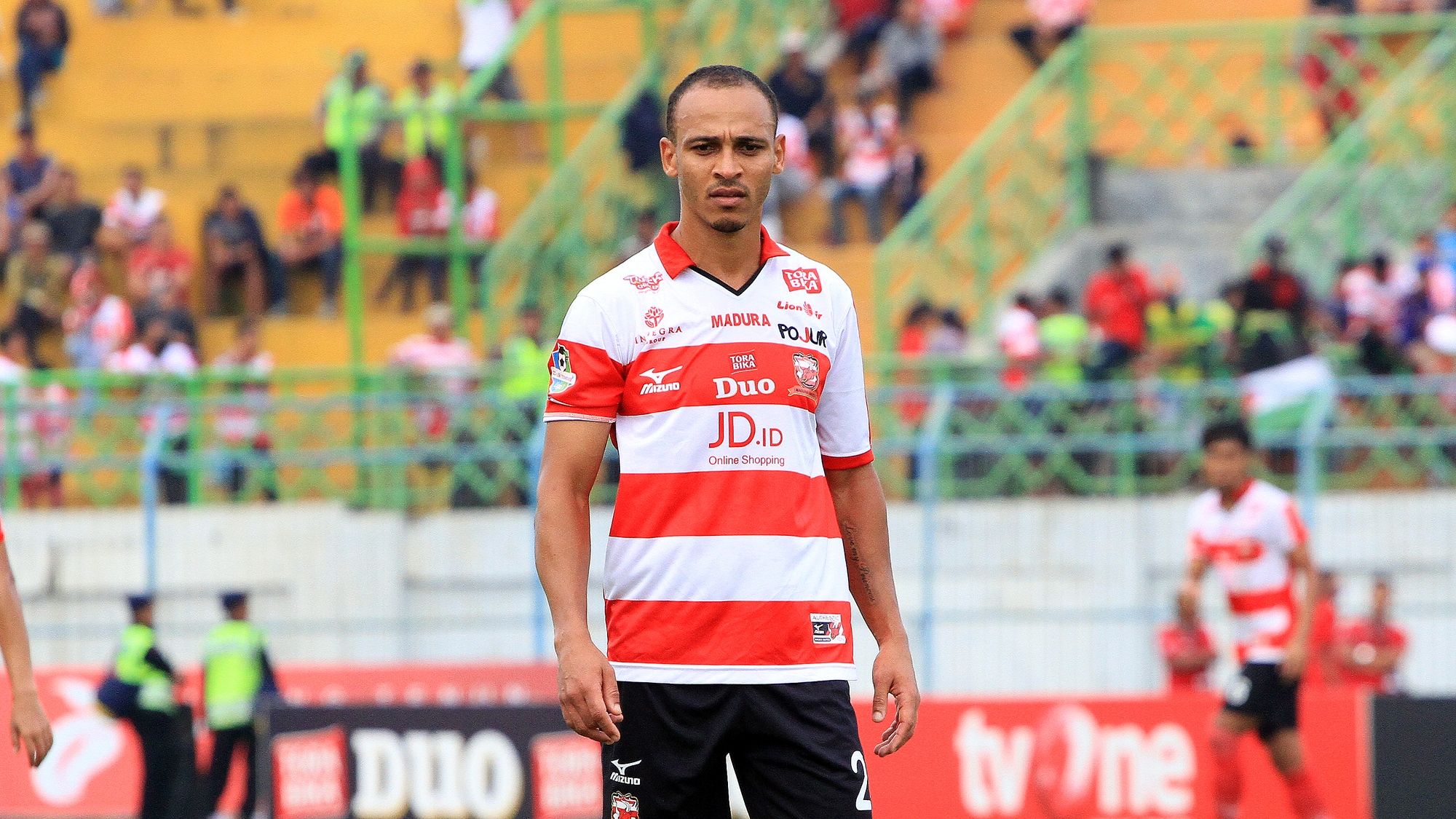 Gomes De Oliviera Tak Buru-Buru Mainkan Peter Odemwingie | Goal.com ...