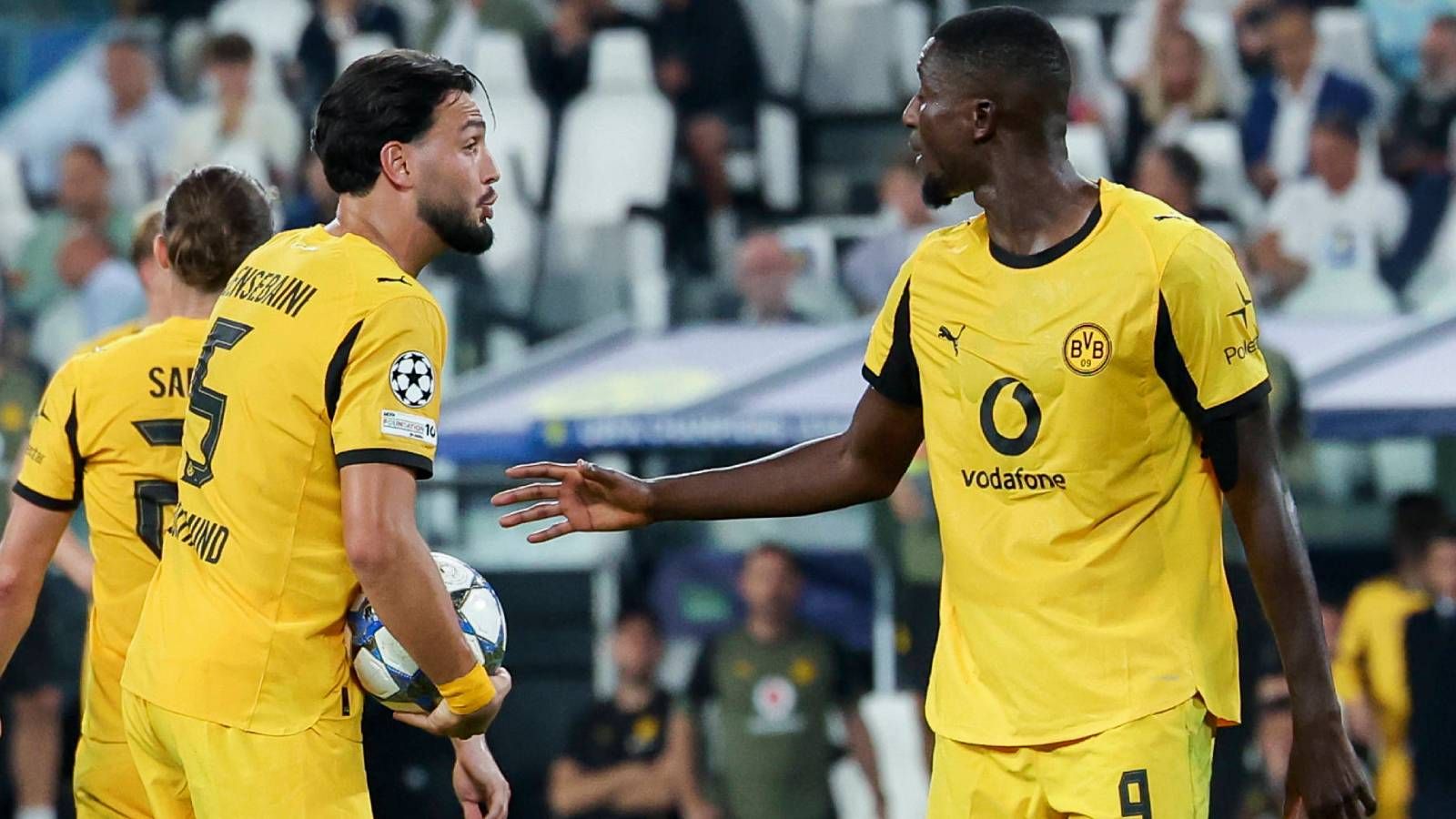 Sky oder DAZN? Wer zeigt / überträgt BVB (Borussia Dortmund) vs. VfL ...