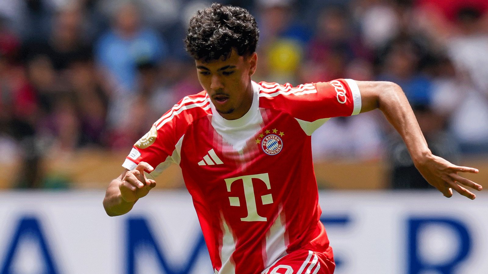 "Dringendem Wechselwunsch entsprochen": FC Bayern München gibt Top-Talent an Premier-League-Klub ...