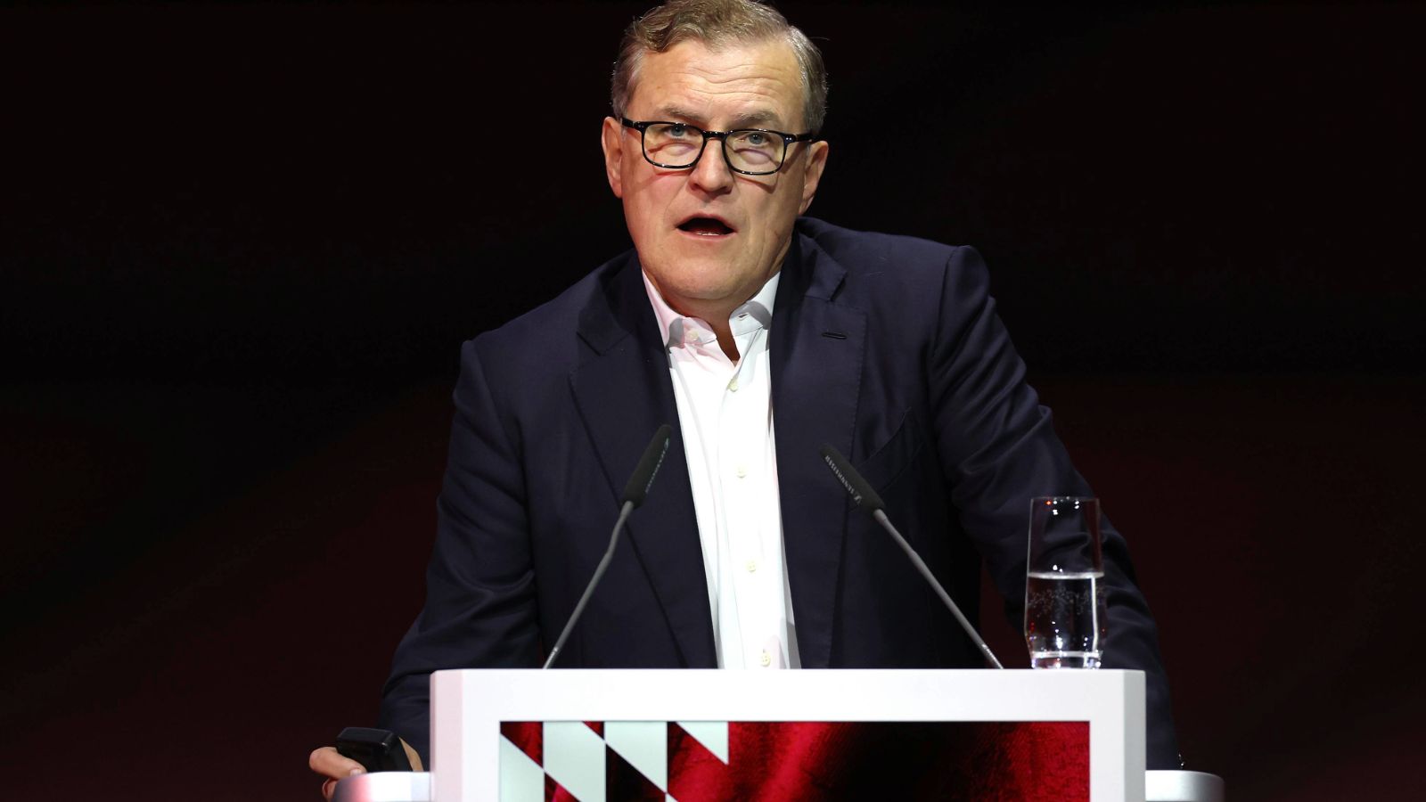 "Ist ja auch sympathisch": Bayern-Boss Jan-Christian Dreesen stellt ...