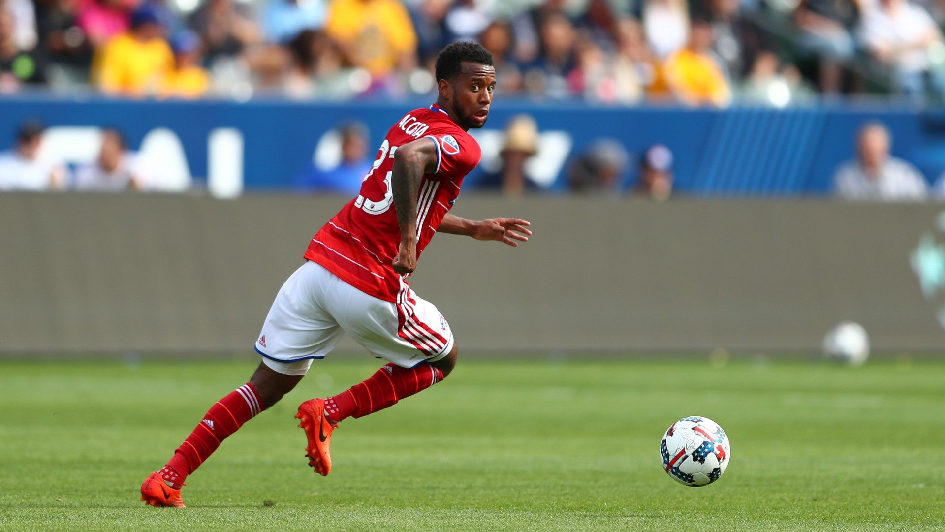 WATCH: Acosta scores stunning free kick in CONCACAF Champions League ...