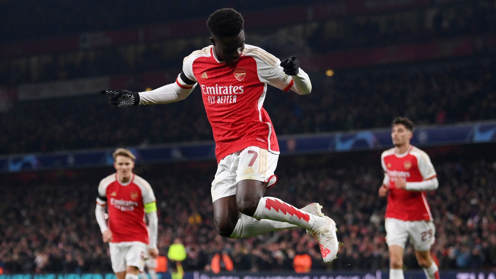 CL史上3人目の記録達成！1G1Aのサカ、途中交代には「満足していないし90分プレーしたかったけど…」 | Goal.com 日本