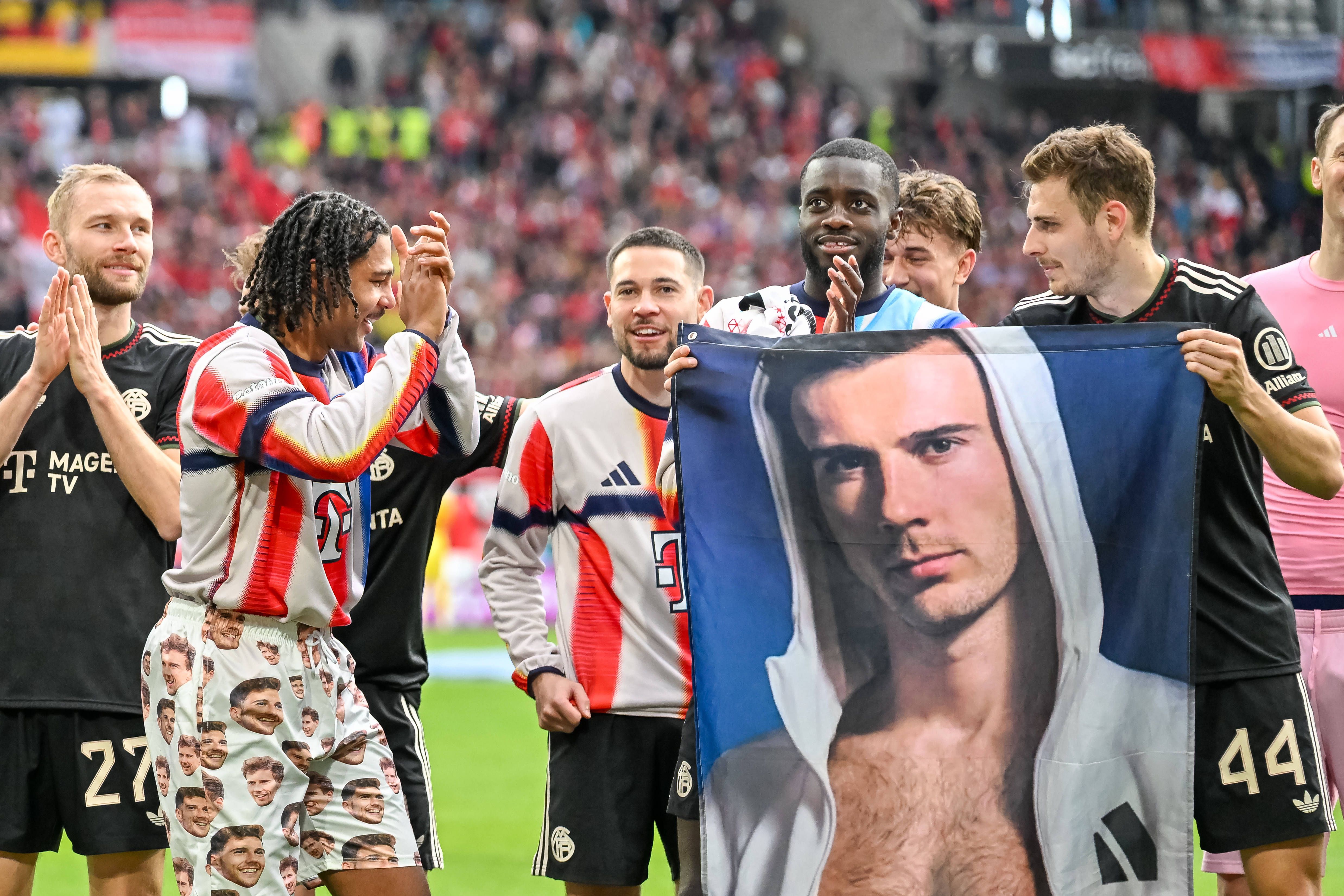 These trousers raise so many questions: Serge Gnabry celebrates Bayern ...