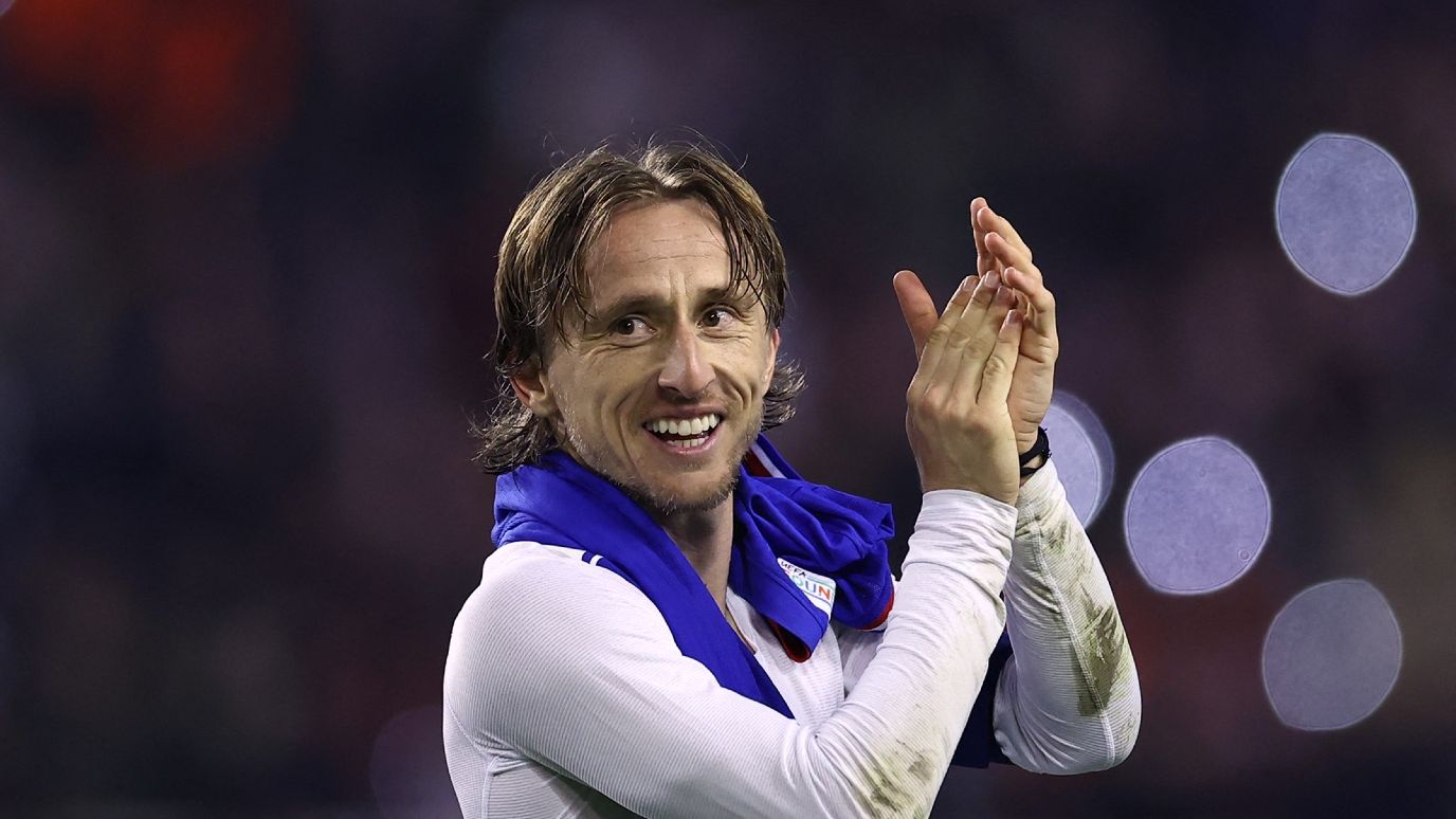 Luka Modric yeni kulübünü Real Madrid'i kırmamak için bekletiyor | Goal ...