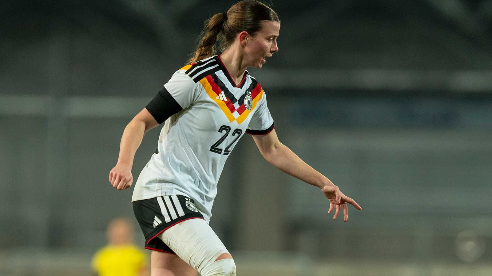 "Gehörte dort zu den herausragenden Spielerinnen der Saison!" FC Bayern ...