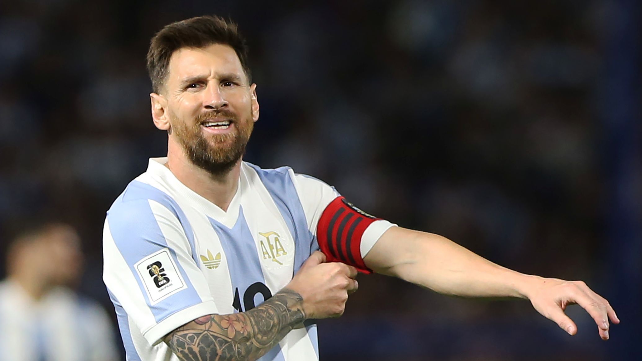 Messi pierde la calma: Insulto tras bofetada de defensor peruano
