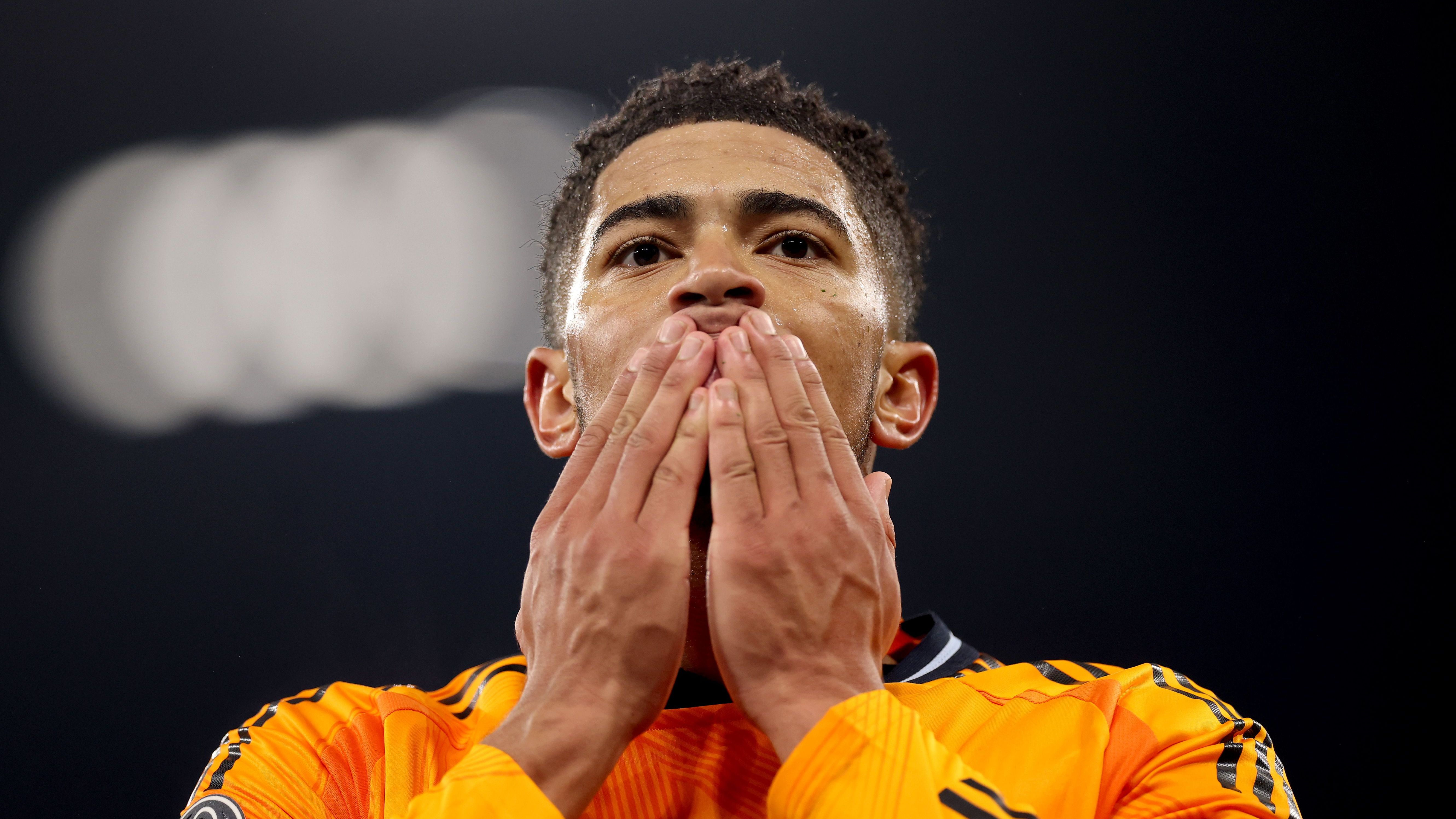 Bellingham & new girlfriend Castro make rare public appearance ...