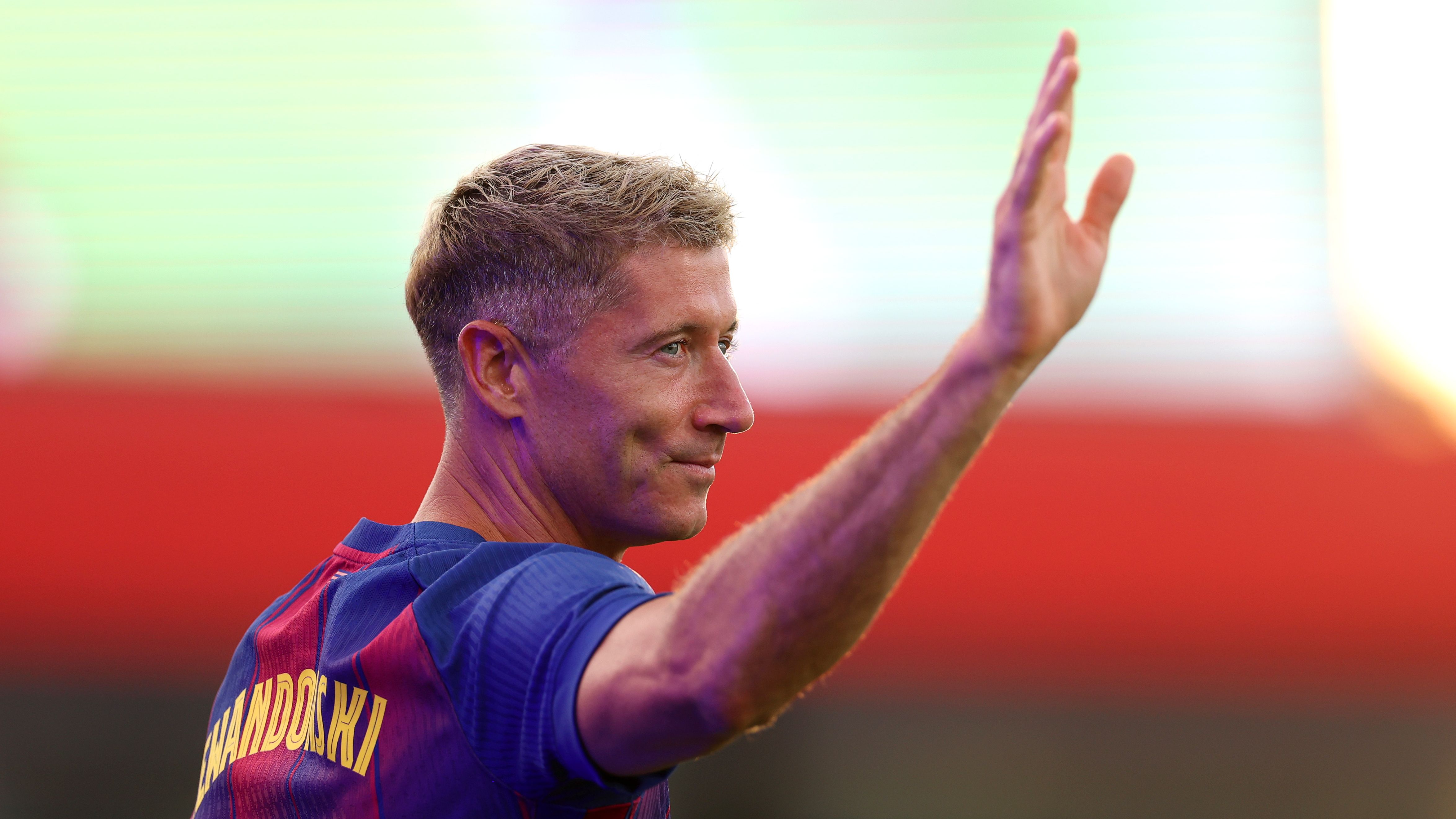 Robert Lewandowski back in Barcelona training after injury recovery as ...