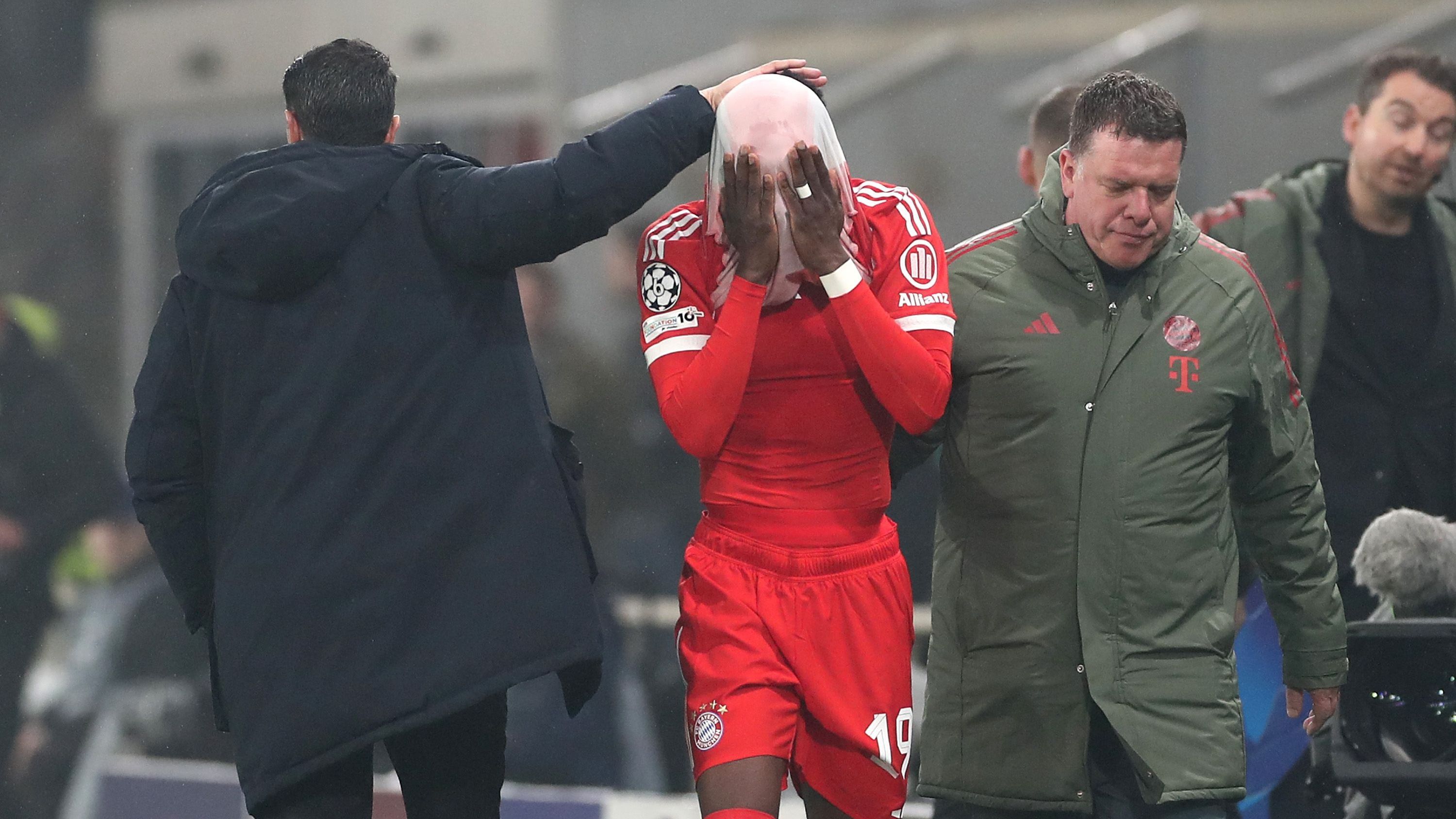 Bayern Munich worried about Alphonso Davies' mental state after 'very ...