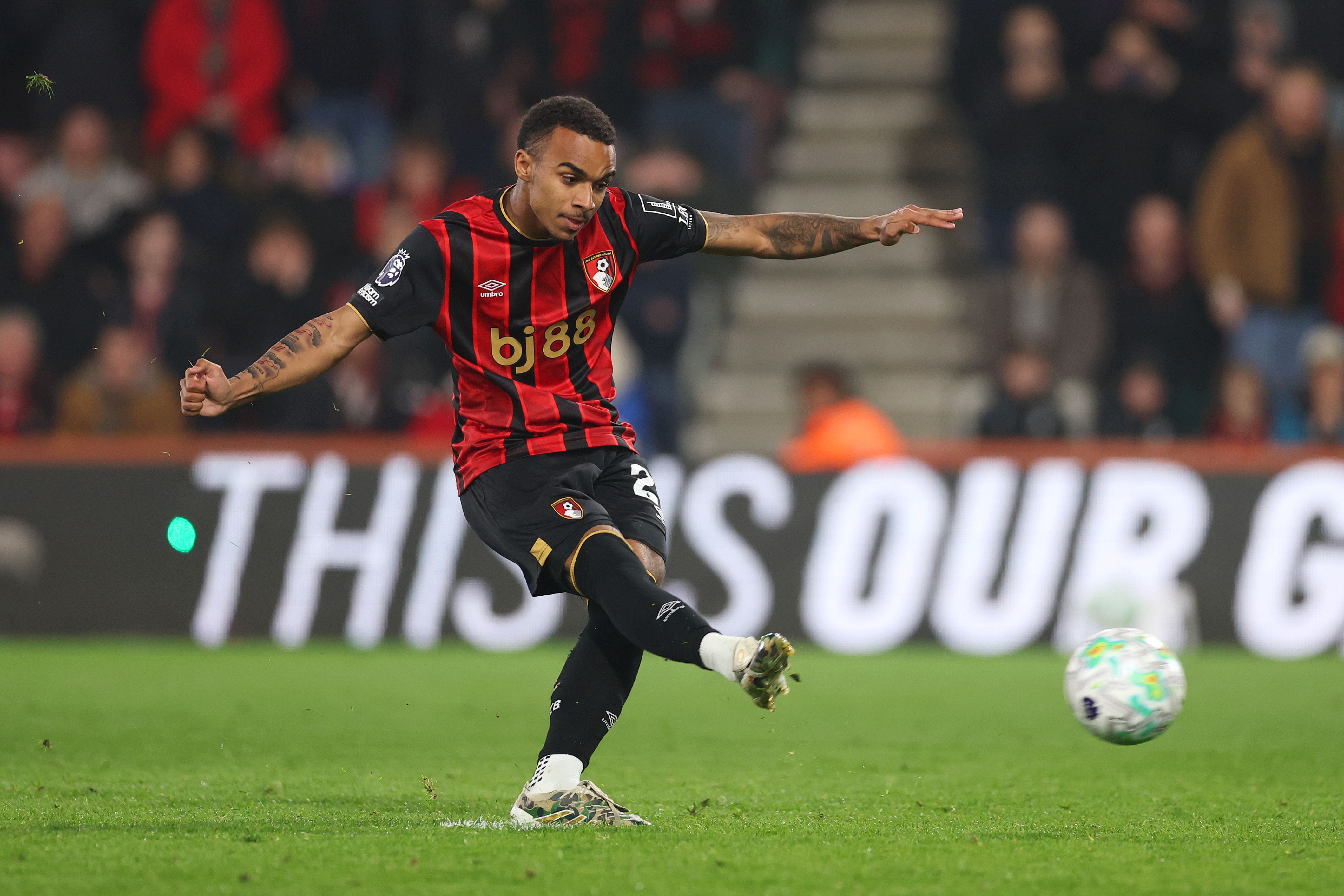 Man City in 'pole position' to win Elliot Anderson transfer race ahead ...